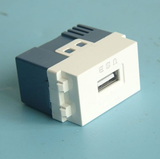 China 30W USB socket 5V 9V 12V Charging Power Outlet Ports Electrical ...